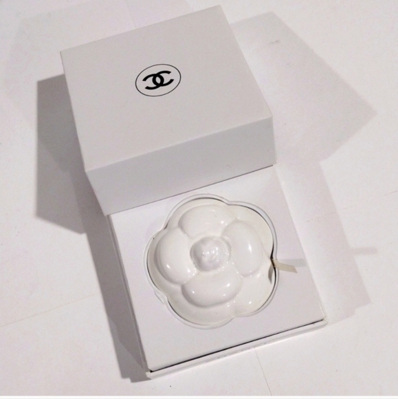 CHANEL | Accents | Ceramic Chanel Flower Nib | Poshmark